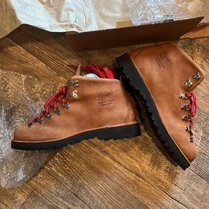 Danner | Shoes | Danner Mountain Light Cascade Clovis Goretex | Poshmark